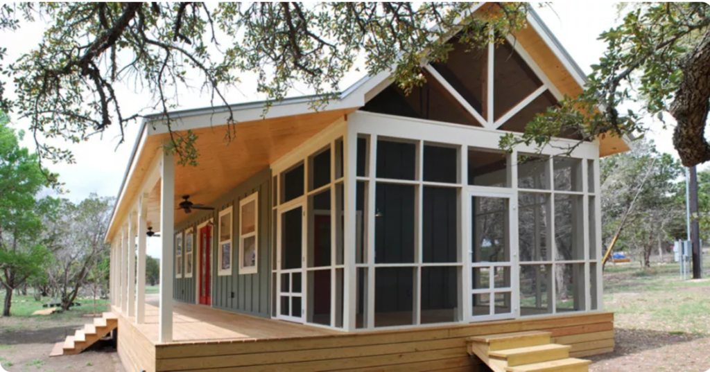 A Log House At The Lake That's Perfect For Summer And Winter Use